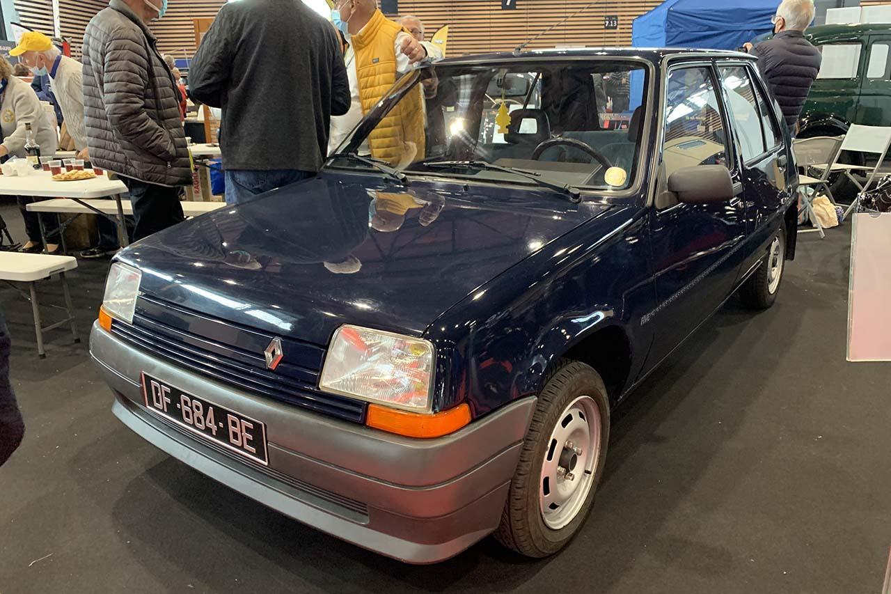 Photo 24 - Renault Supercinq TL five - Renault. Le stand du ...