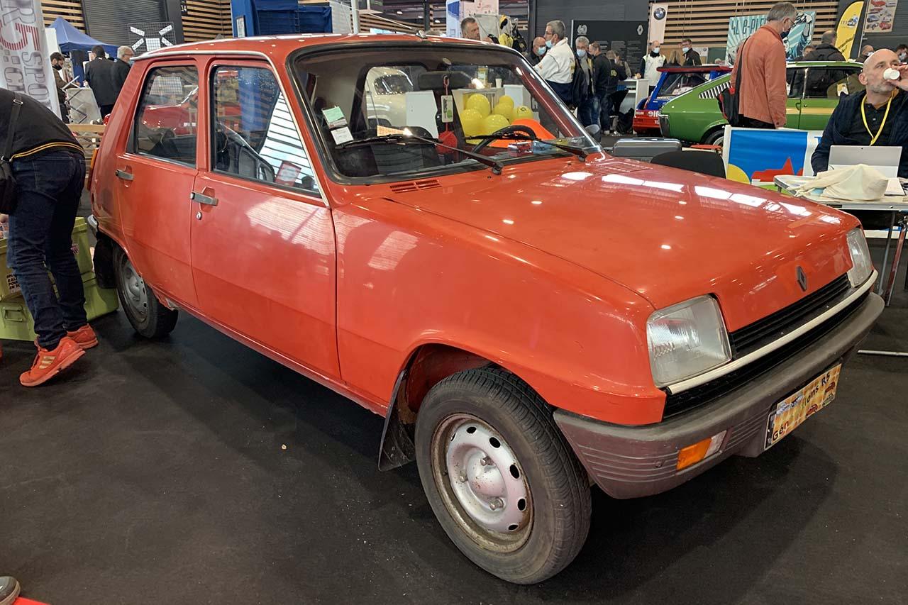 Photo 25 - renault 5 L - Renault. Le stand du constructeur et des clubs ...