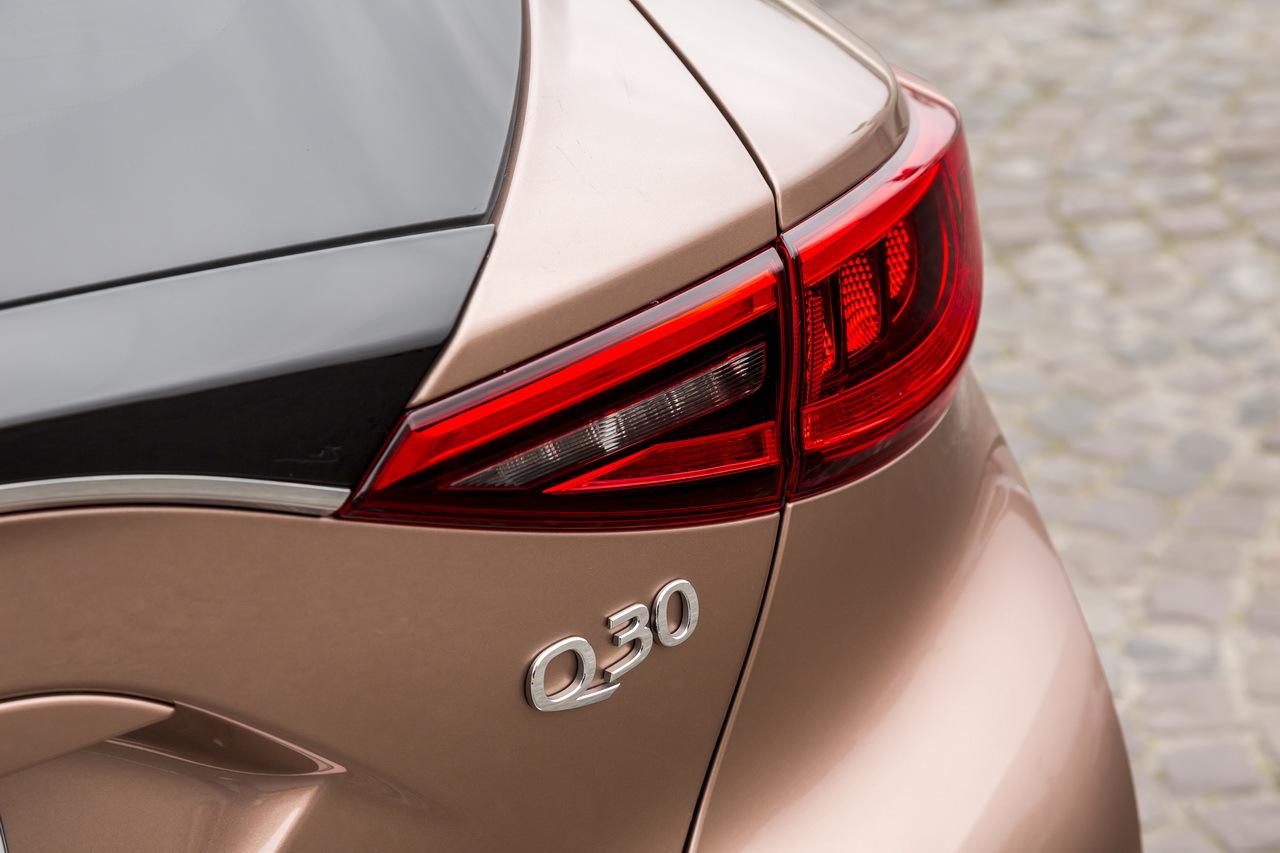 Photo 13 - infiniti q30 logo - Essai comparatif : l'Infiniti Q30 défie ...