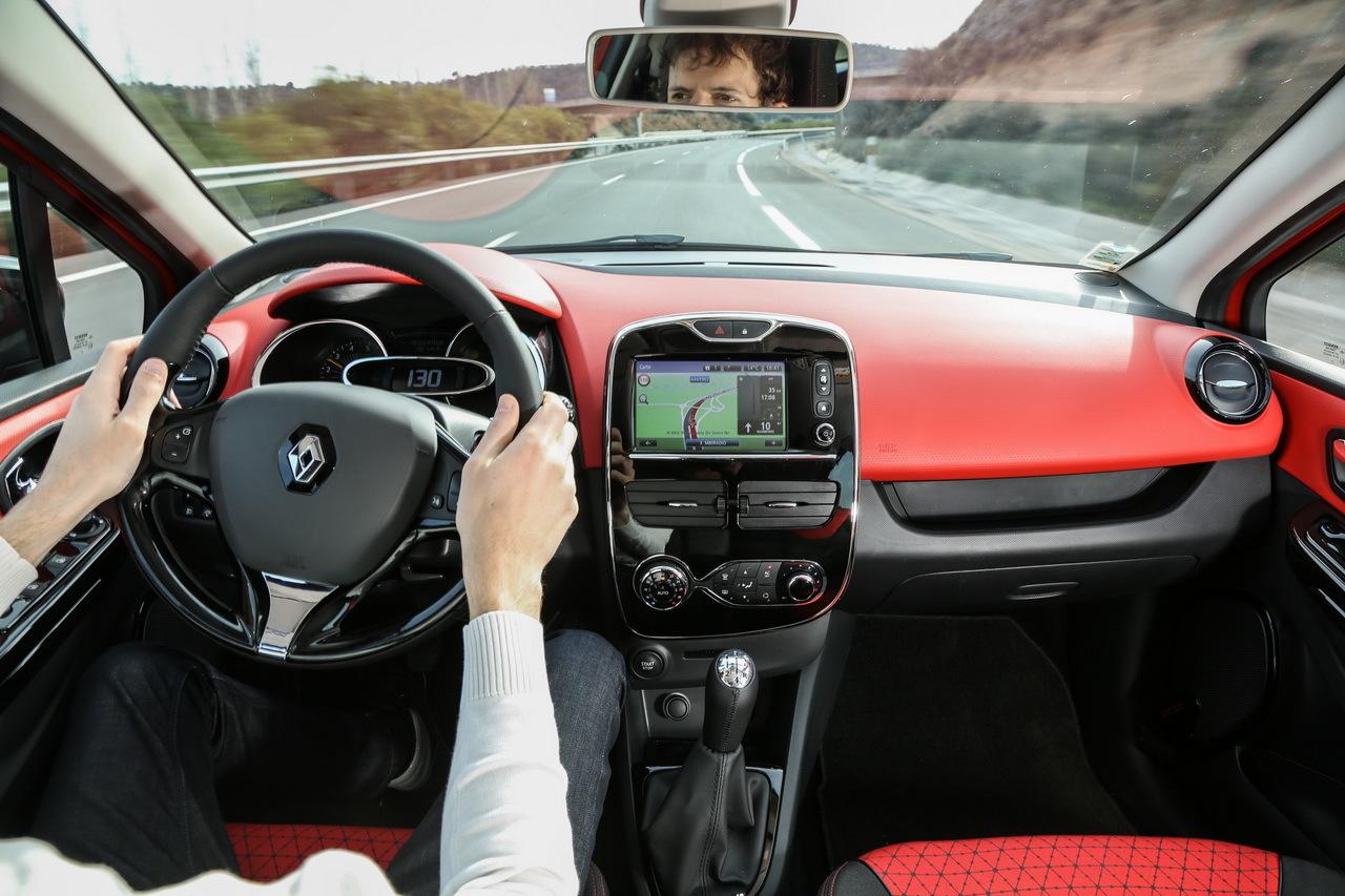 Photo 2 - Intérieur Renault Clio 4 rouge - Renault Clio 4 : les prix de ...