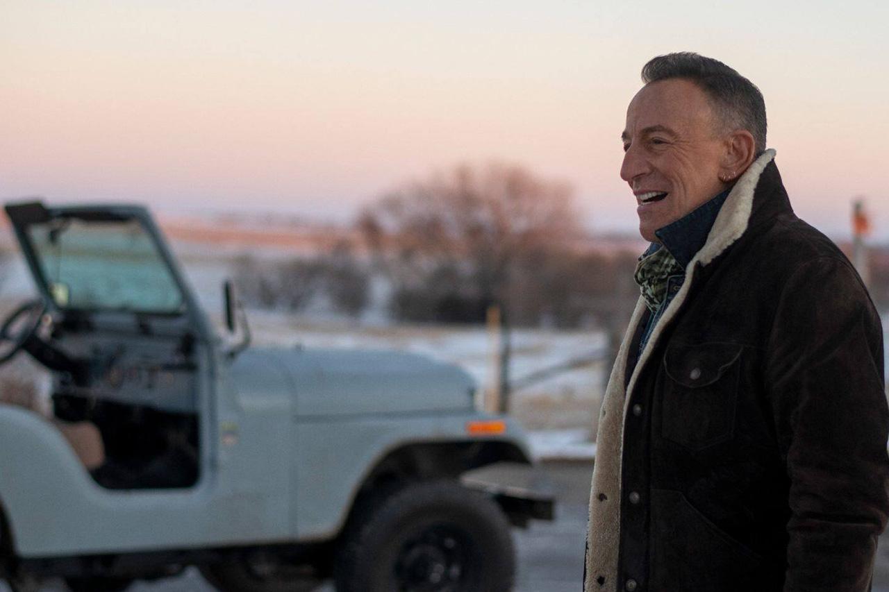 Photo 2 - Bruce Springsteen et Jeep lors du Super Bowl 2021 - Jeep, le ...