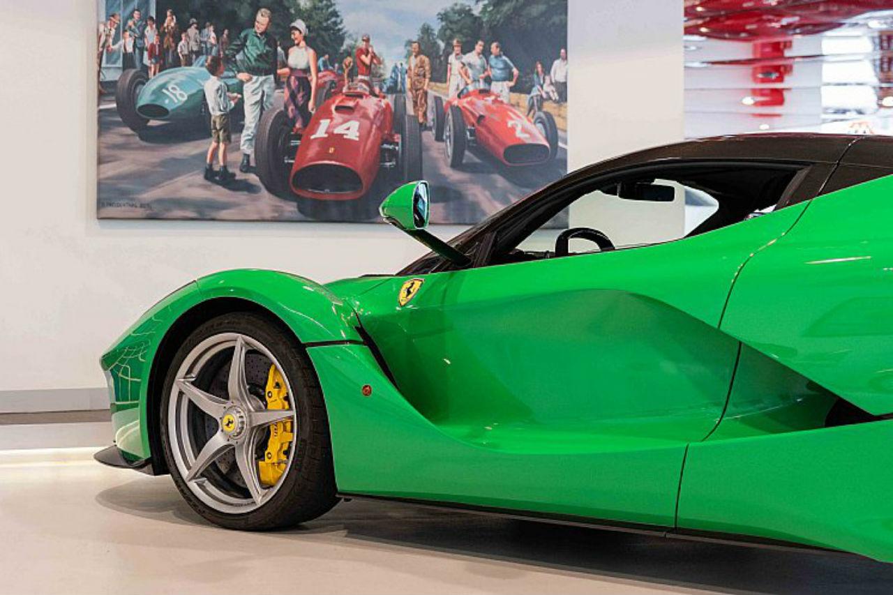 Diaporama et photos - Ferrari : une Laferrari verte en vente | L'Argus