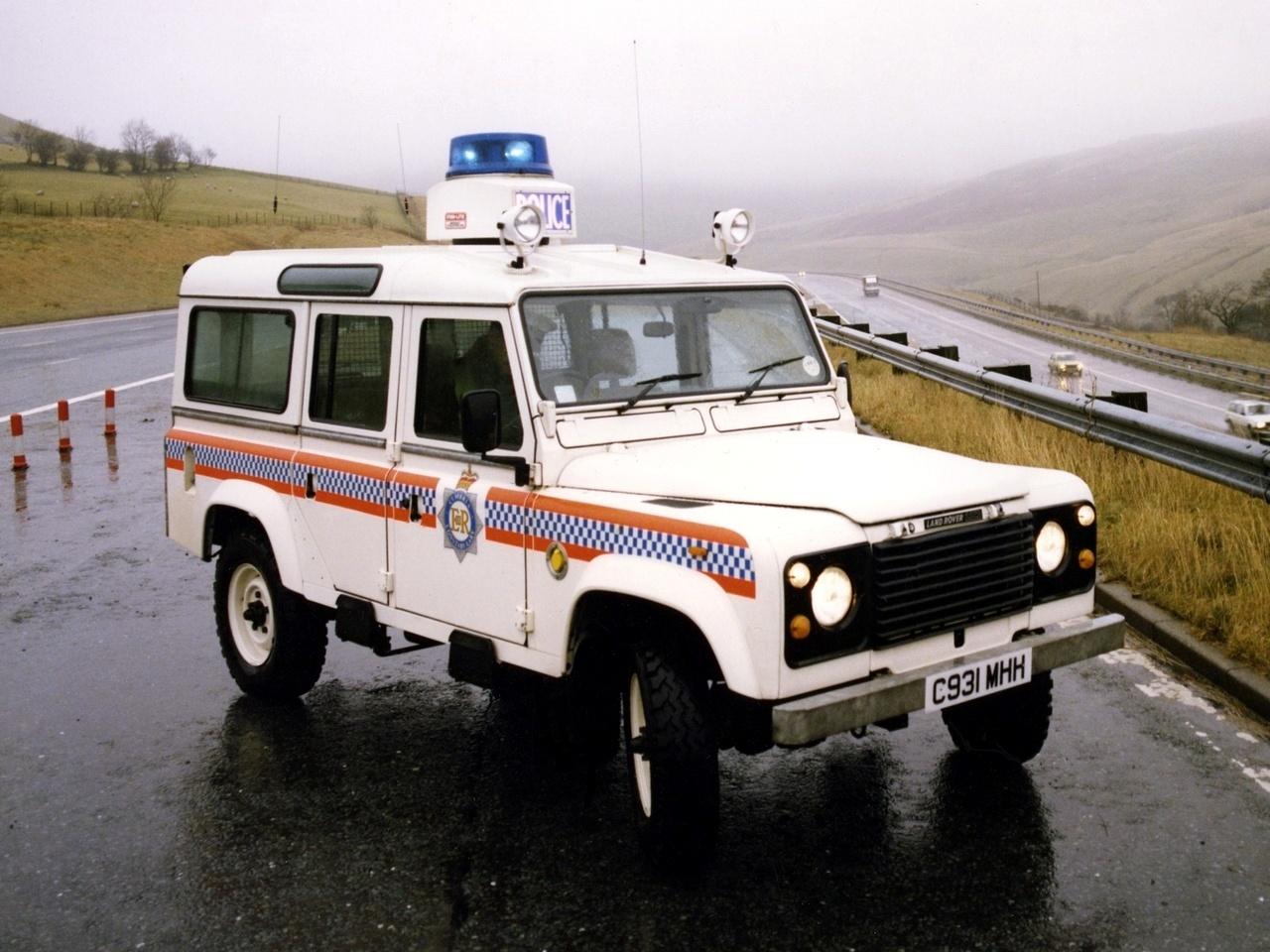 Photo 22 - Land Rover Defender 110 Station Wagon Police - 70 ans de ...