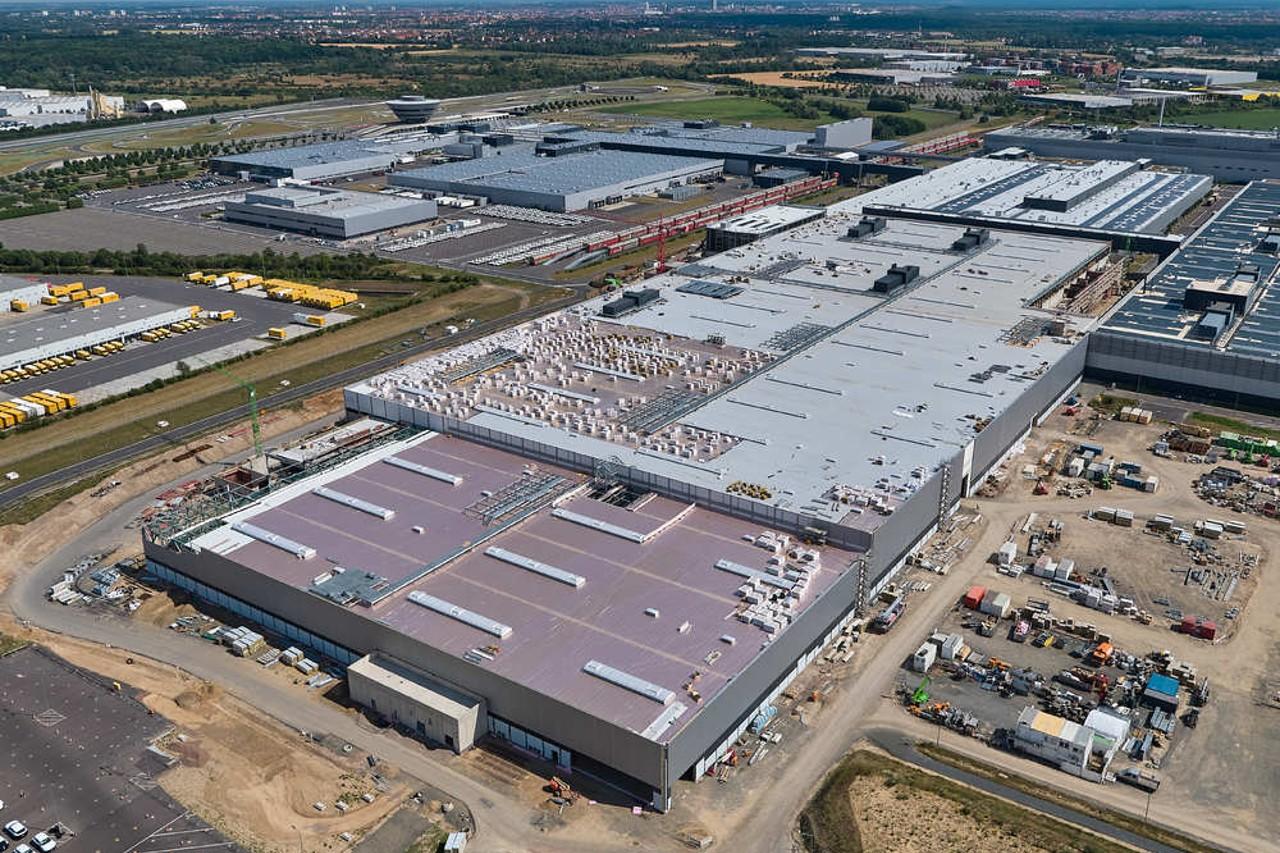 Photo 4 - Leibzig usine drone - Porsche. Deux nouveaux modèles ...