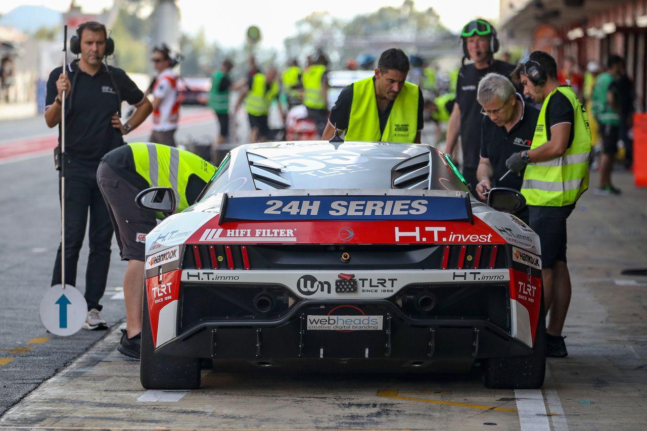 Photo 5 - Ligier JS2 R 24H de Barcelone vue arriere aux stands ...