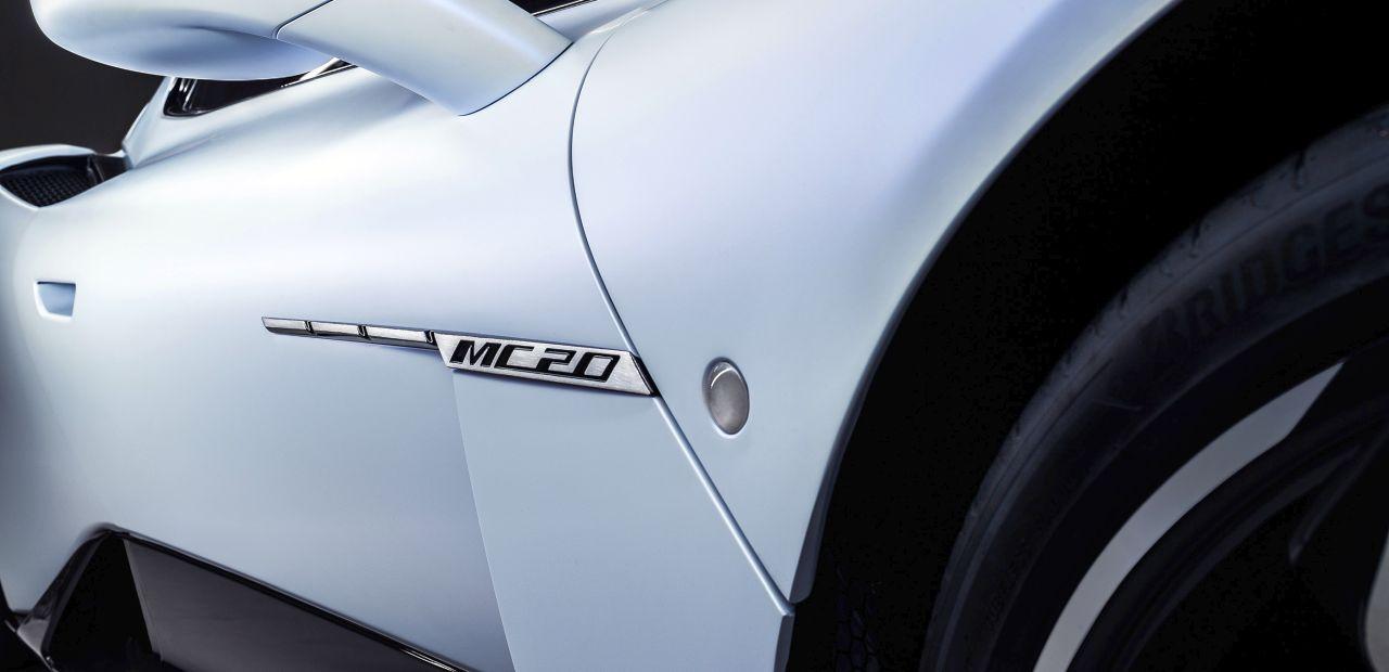 Photo 23 - Maserati MC20 logo - Maserati MC20 (2020). Infos et photos ...