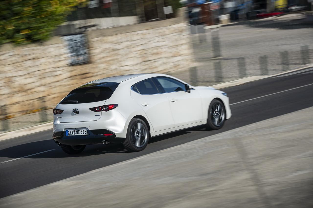 Photo 5 - nouvelle mazda 3 2019 vue arrière roulant - Essai Mazda 3 ...