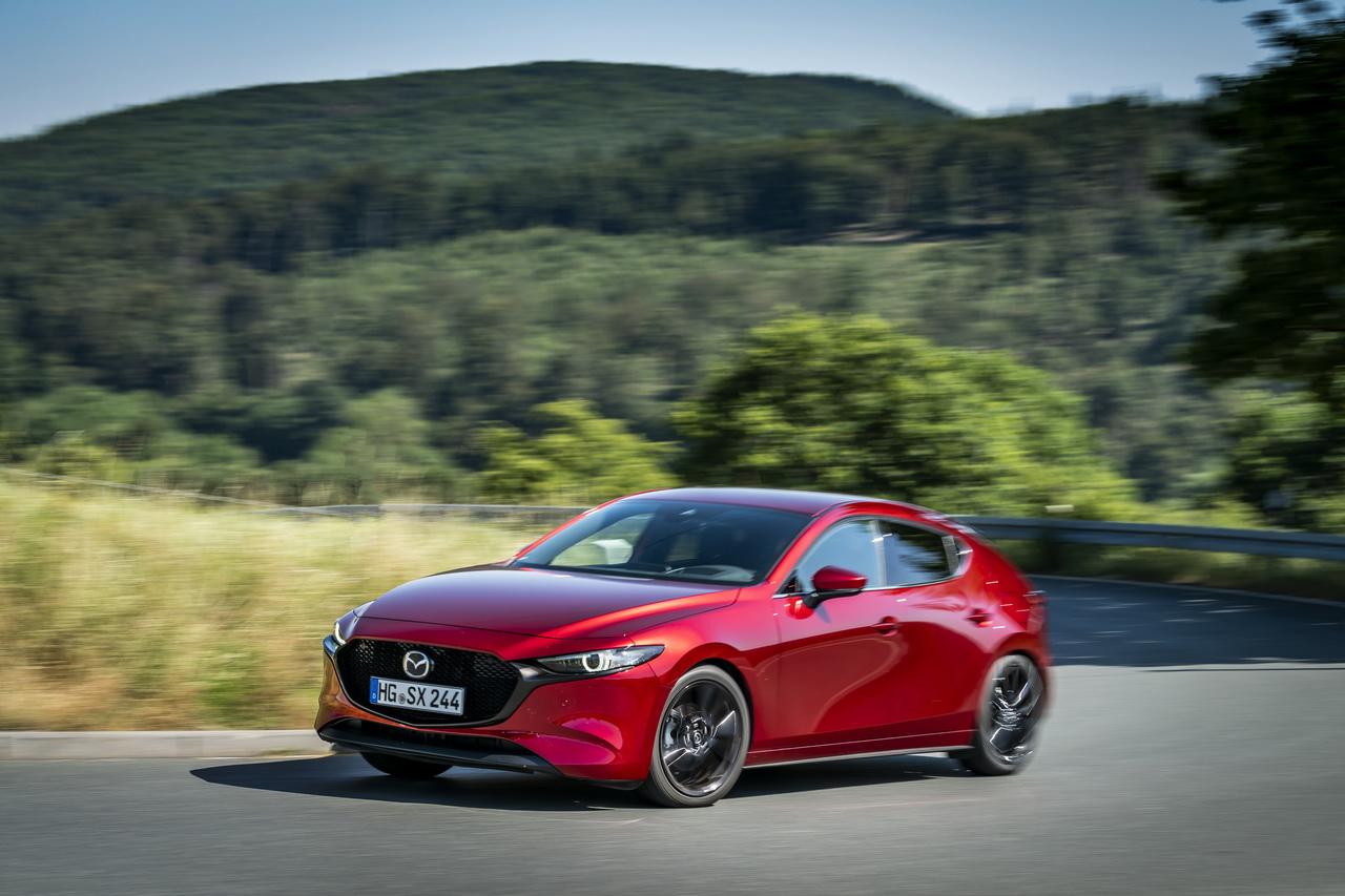 Photo 44 - Mazda 3 rouge - Essai BMW 120d xDrive : notre avis sur la ...