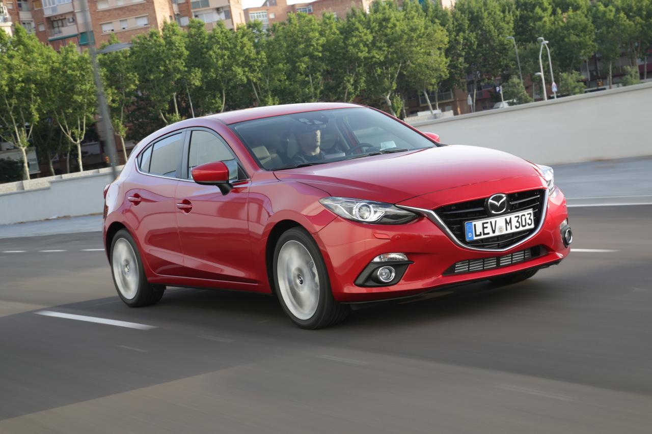 Photo 16 - mazda 3 rouge 2013 - Siège auto : quelles sont les voitures ...