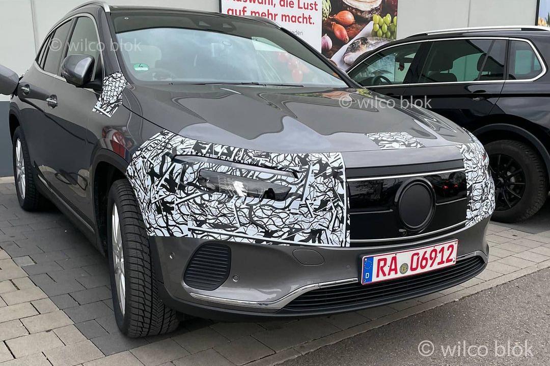 Photo 6 - mercedes eqa spyshot phares - Mercedes EQA (2021). Le SUV ...