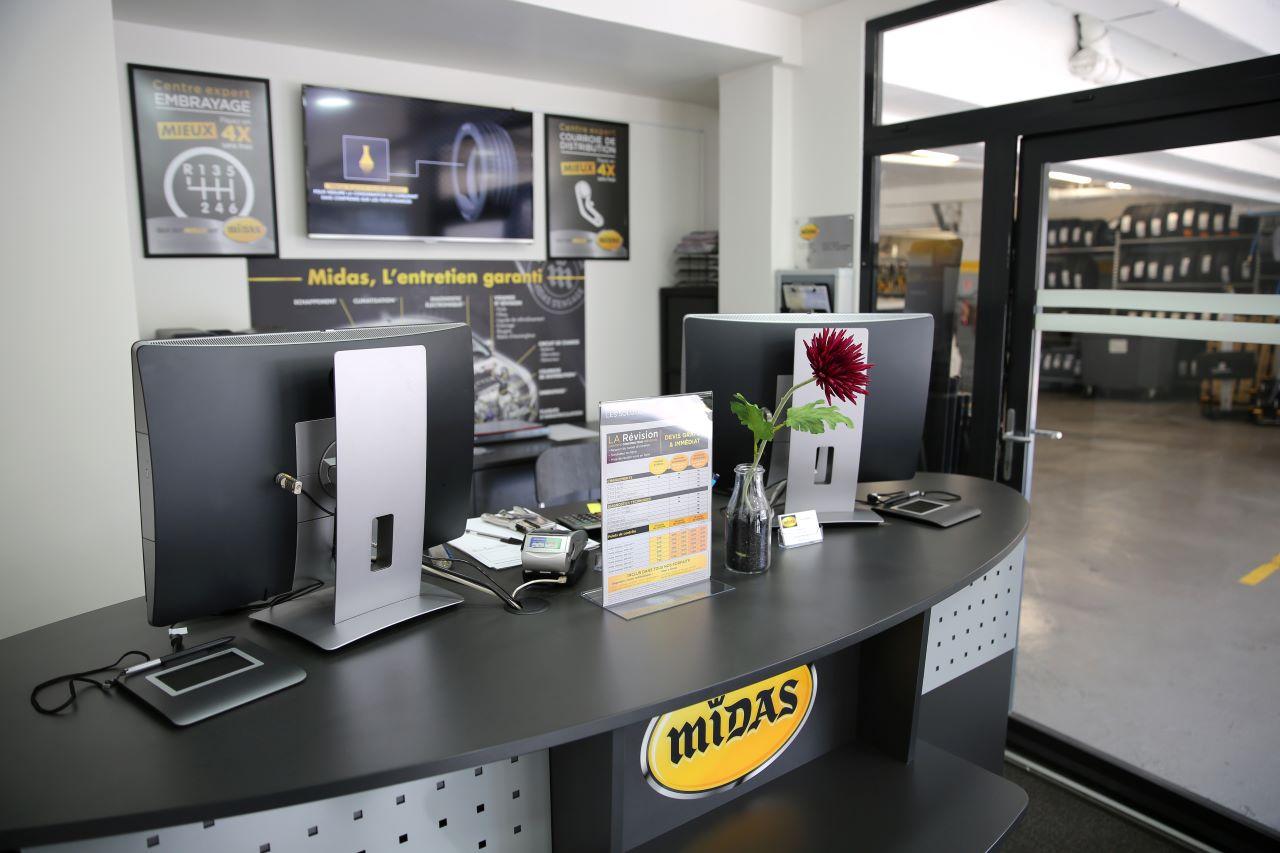 Photo 2 - centre midas accueil intérieur - Centres-autos : la ...