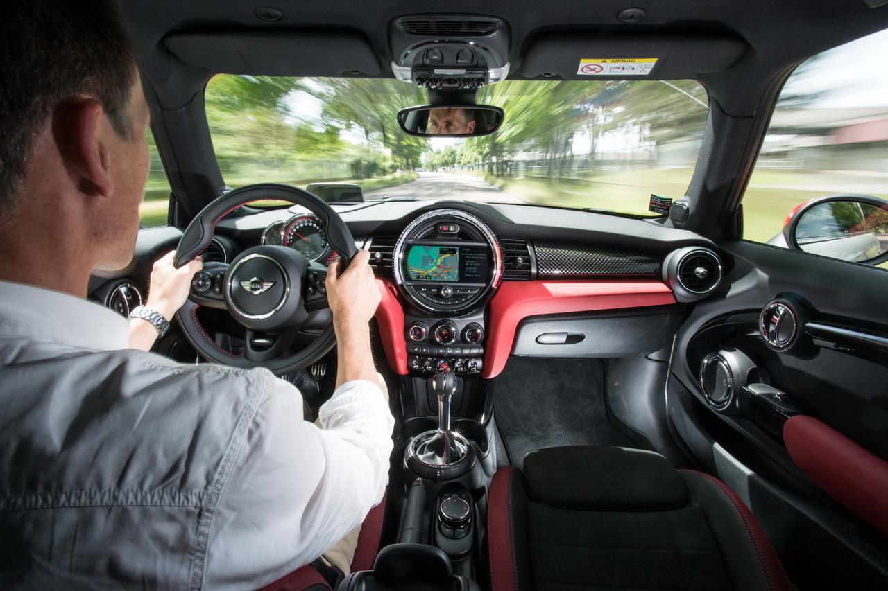 Photo 71 - Mini vs Mini : le choc des générations