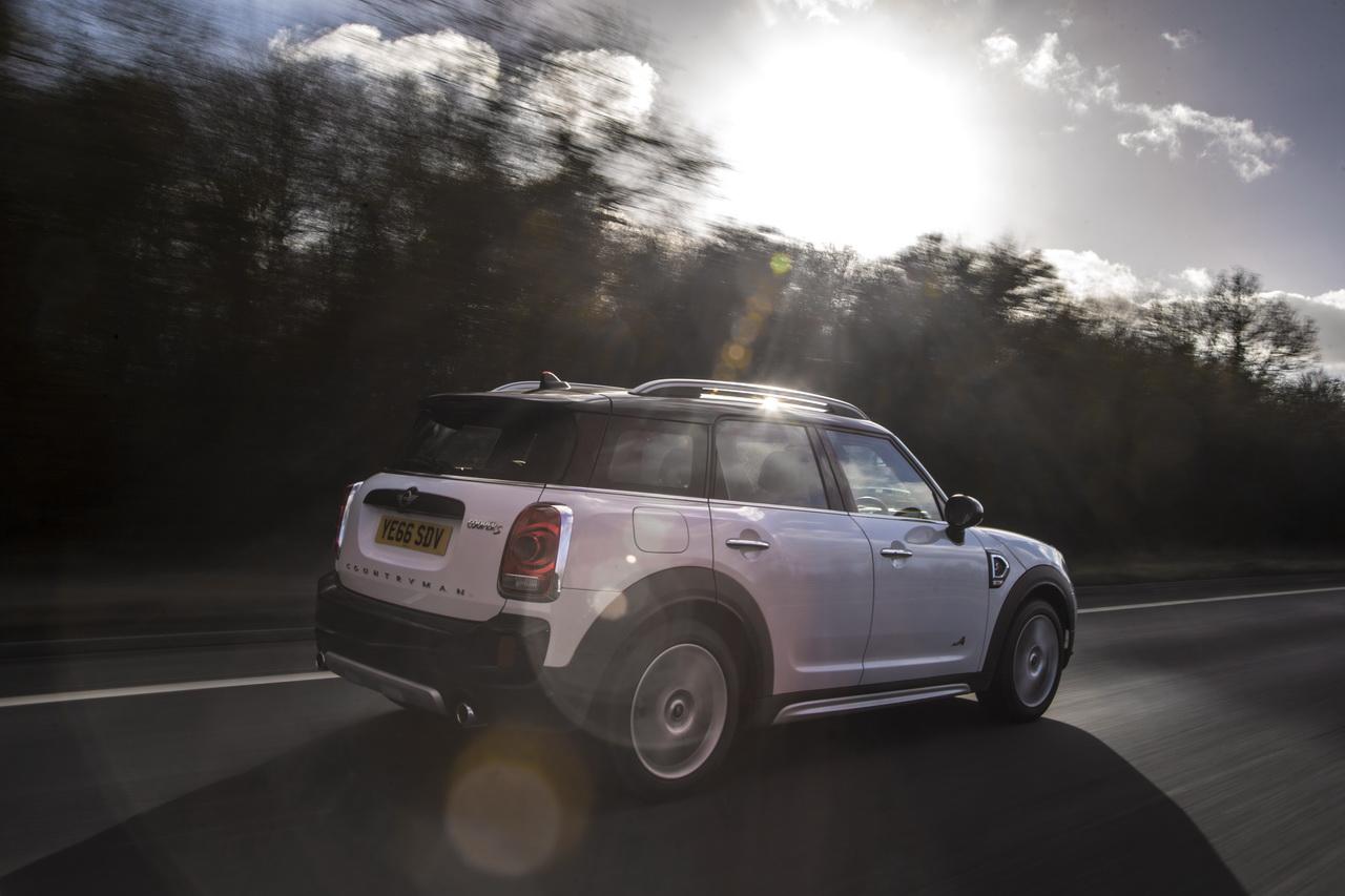 Photo 2 - vue arrière sur route de la mini countryman 2017 - Mini ...