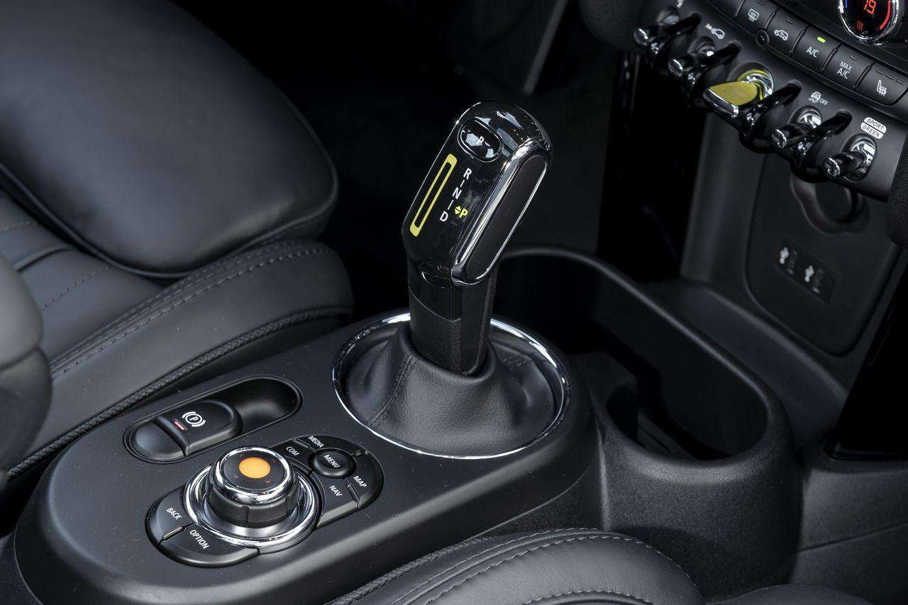 Photo 54 - COmmande de boîte Mini - Nouvelle Fiat 500 vs Mini Cooper SE ...