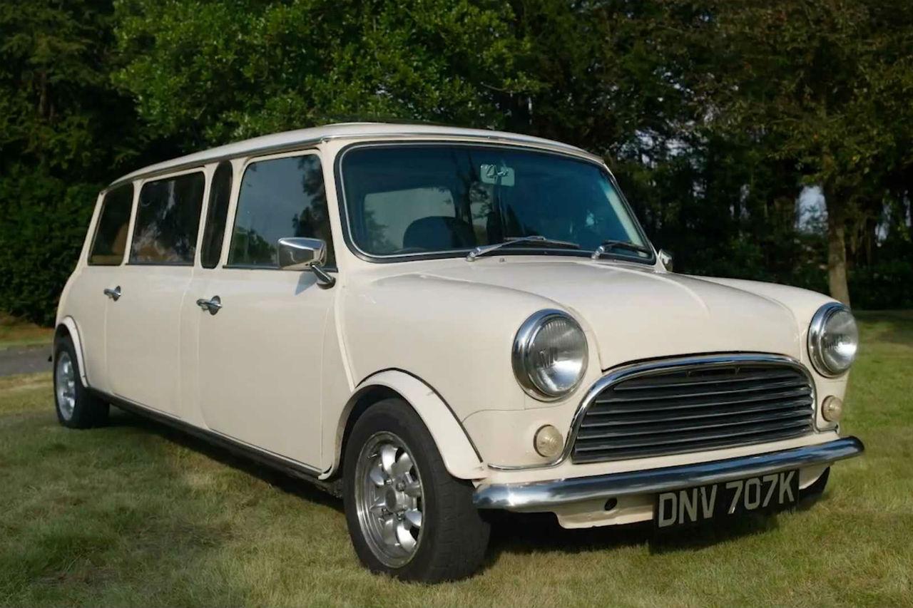 Mini. Une étonnante limousine créée à partir de deux vieilles Mini