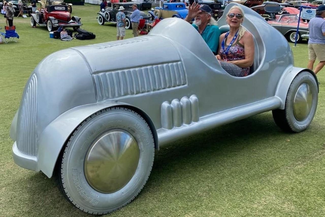 Diaporama et photos - Monopoly. La célèbre voiture du jeu à taille ...