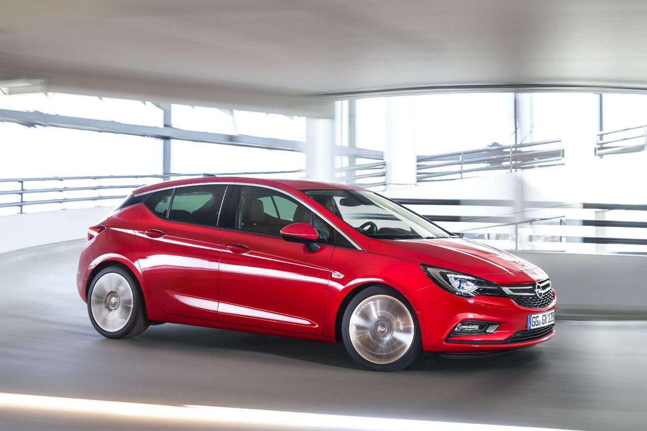Photo 16 - Opel Astra rouge - Les voitures les plus vendues en ...