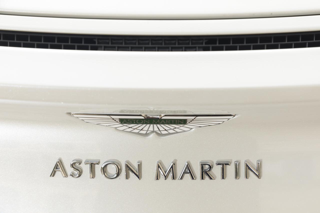 Photo 37 - Aston Martin DB11 V8 blanche - Les plus belles images de l ...