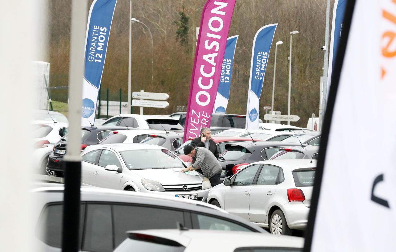 Stable en octobre, le marché de l'auto d'occasion en quête de record