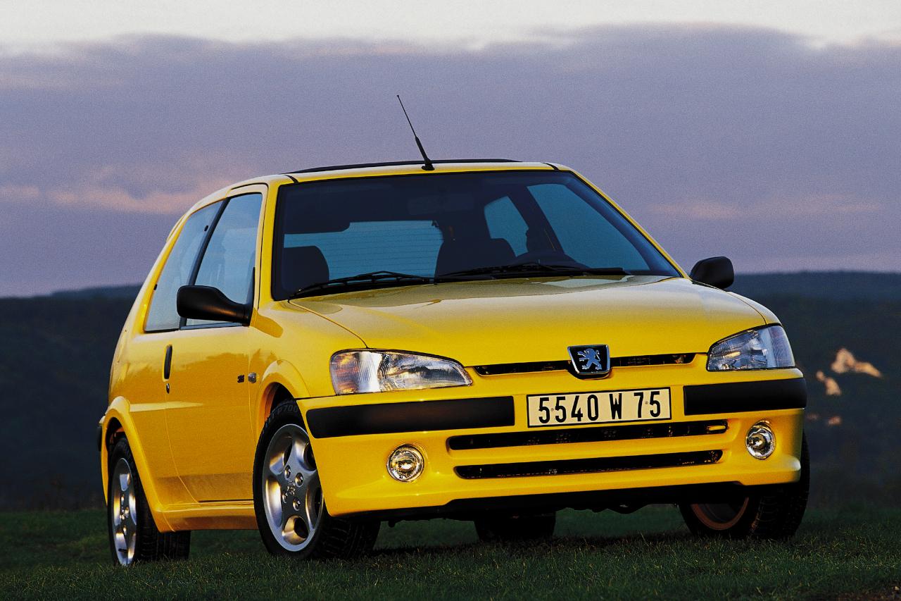 Photo 2 - Peugeot 106 S16 3-4 avant jaune - 210 ans de Peugeot. Zoom ...