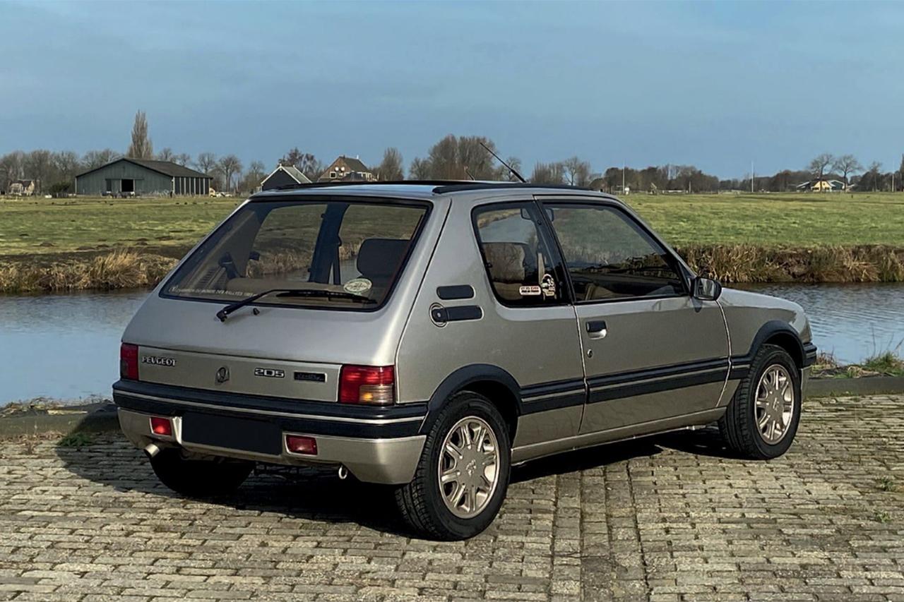 Photo 3 - Peugeot 205 Gentry Mayfair - Ventes Aguttes. La Peugeot 205 ...