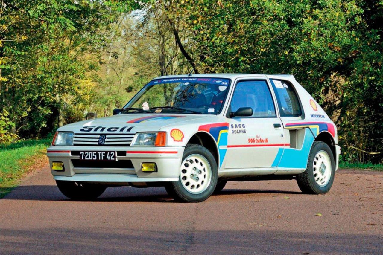 Une Peugeot 205 T16 vendue près de 300 000 € aux enchères chez Aguttes