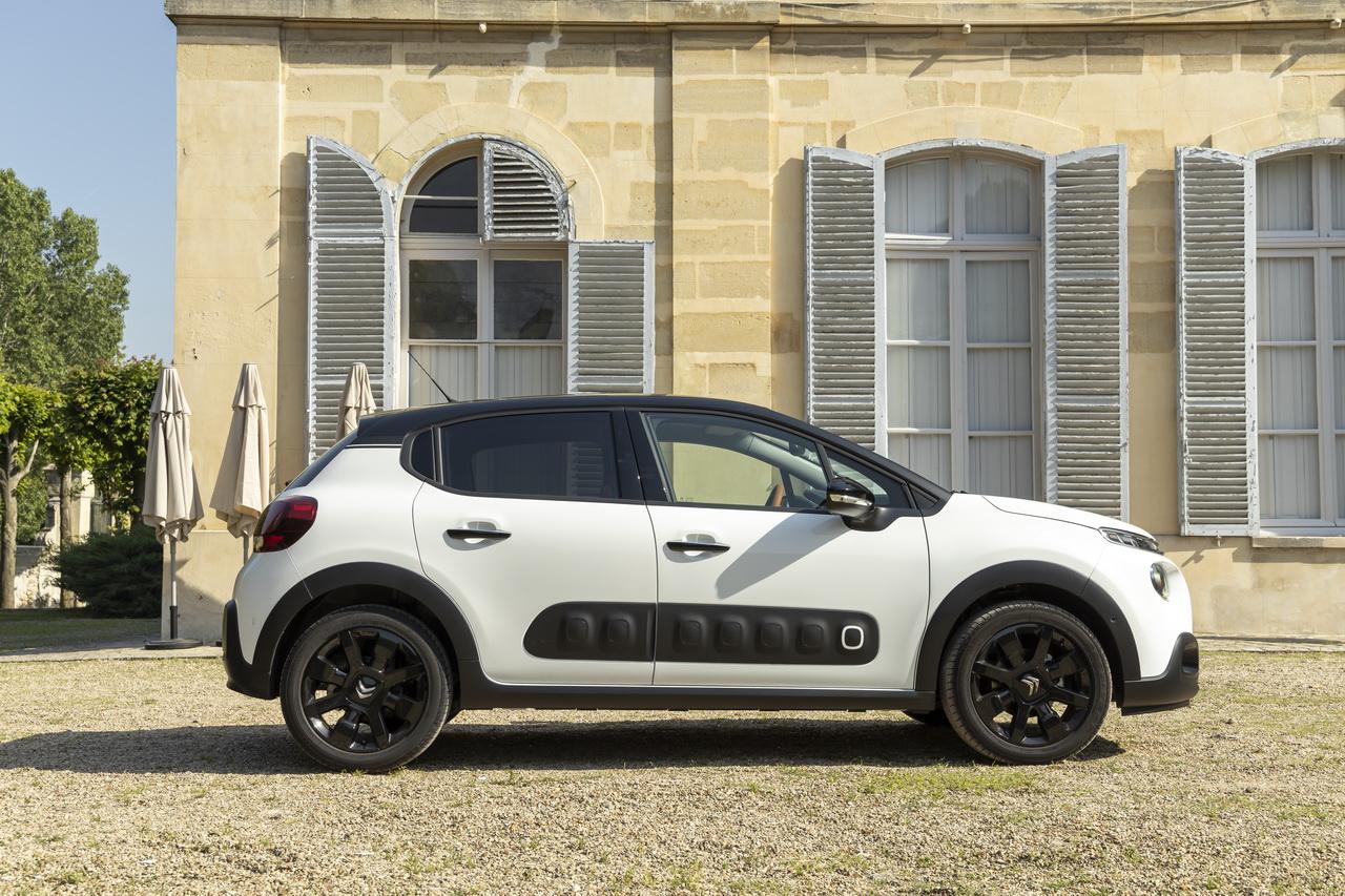 Photo 44 - Citroën C3 blanche vue de profil - Peugeot 208 vs Citroën C3 ...