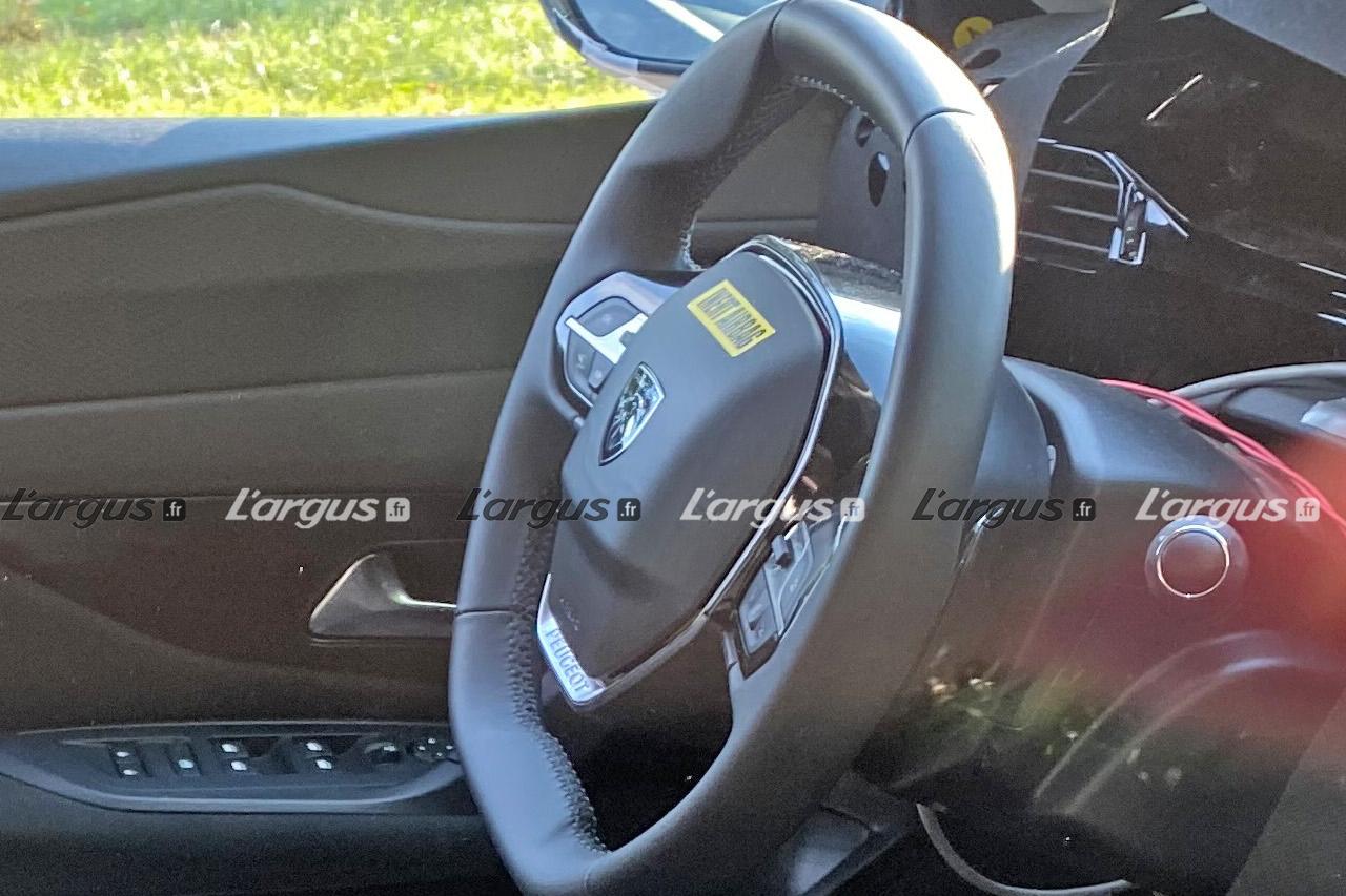 Un nouveau logo Peugeot sur la nouvelle 308 en 2021