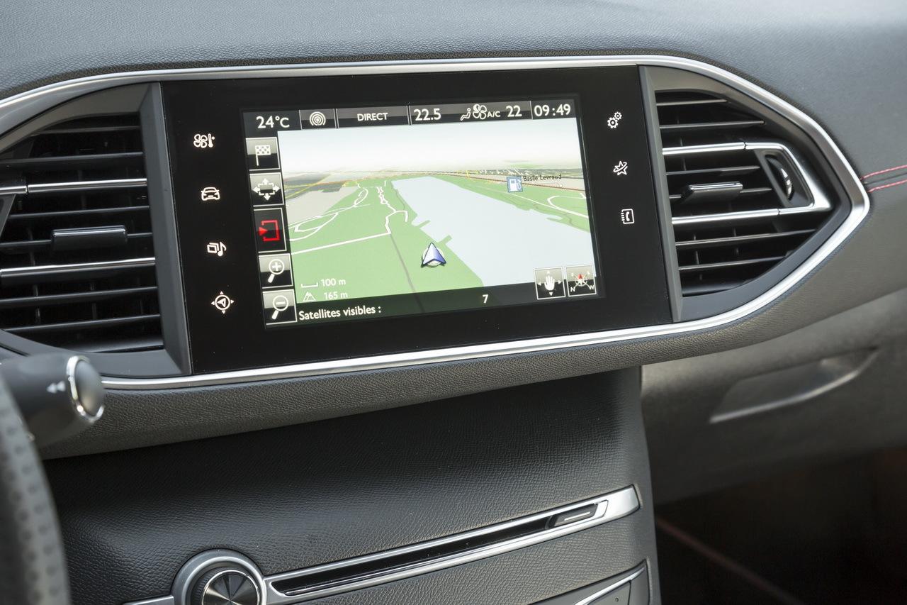 Photo 65 - 308 ecran tactile - Essai comparatif Peugeot 308 BlueHDi 120 ...