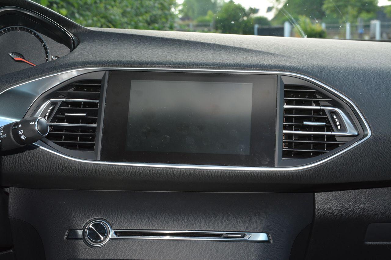 Photo 28 - ecran tactile peugeot 308 éteint - Peugeot 308 1.2 PureTech ...
