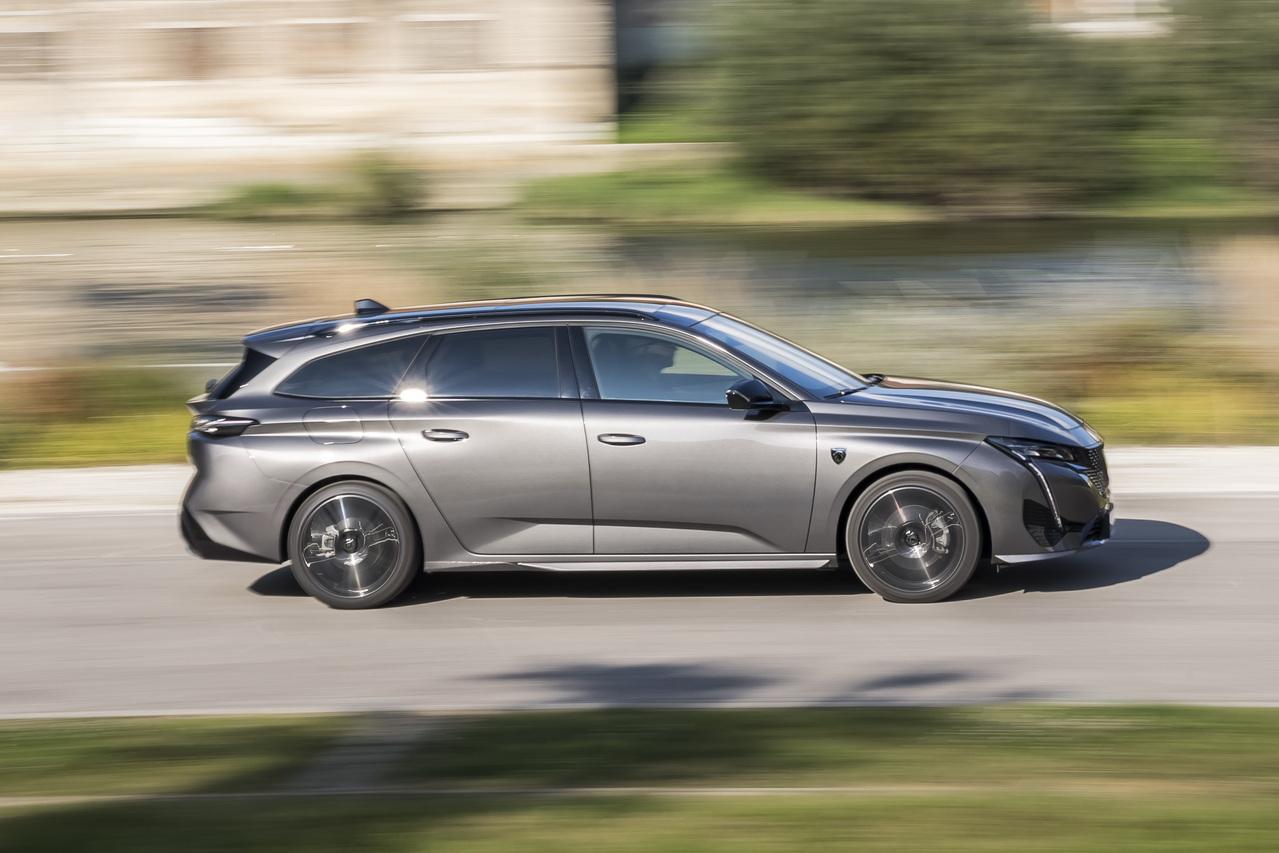 Photo 13 - Peugeot 308 SW - Les tops 2021 de la rédaction de L'argus