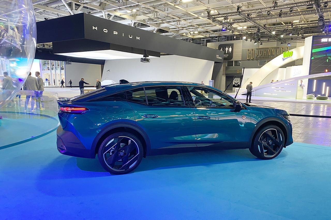 Photo 19 - Peugeot 408 Mondial 2022 stand - Mondial de Paris 2022. Les ...