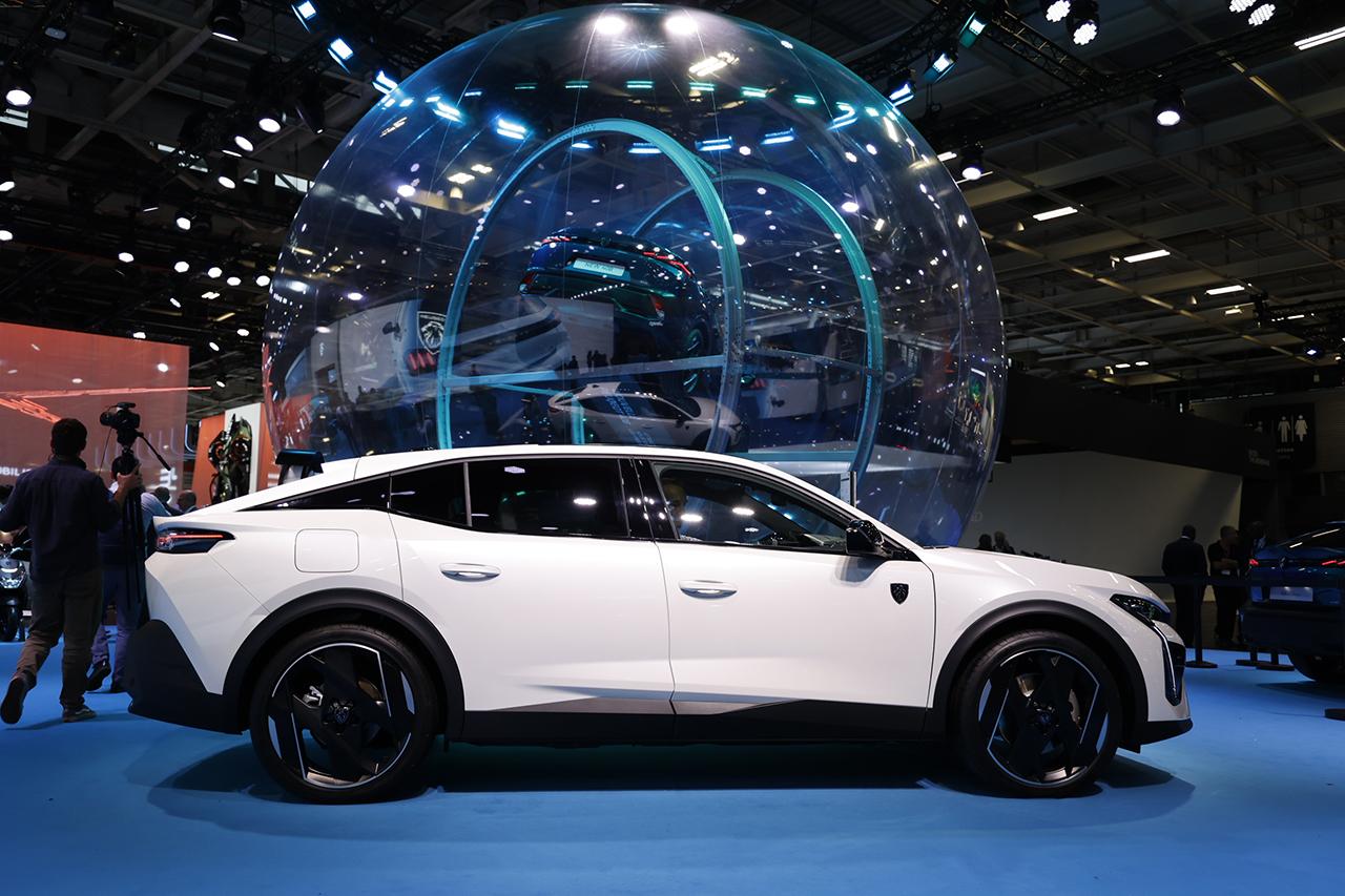 Photo 3 - Peugeot 408 blanc Mondial 2022 - Peugeot 408 (2022). Les ...