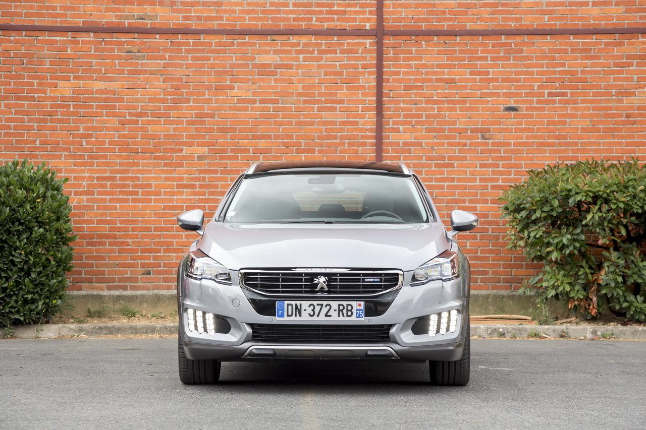 Photo 16 - 508 rxh sur route face avant - Essai Peugeot 508 RXH vs Volvo V60 Cross Country : les ...