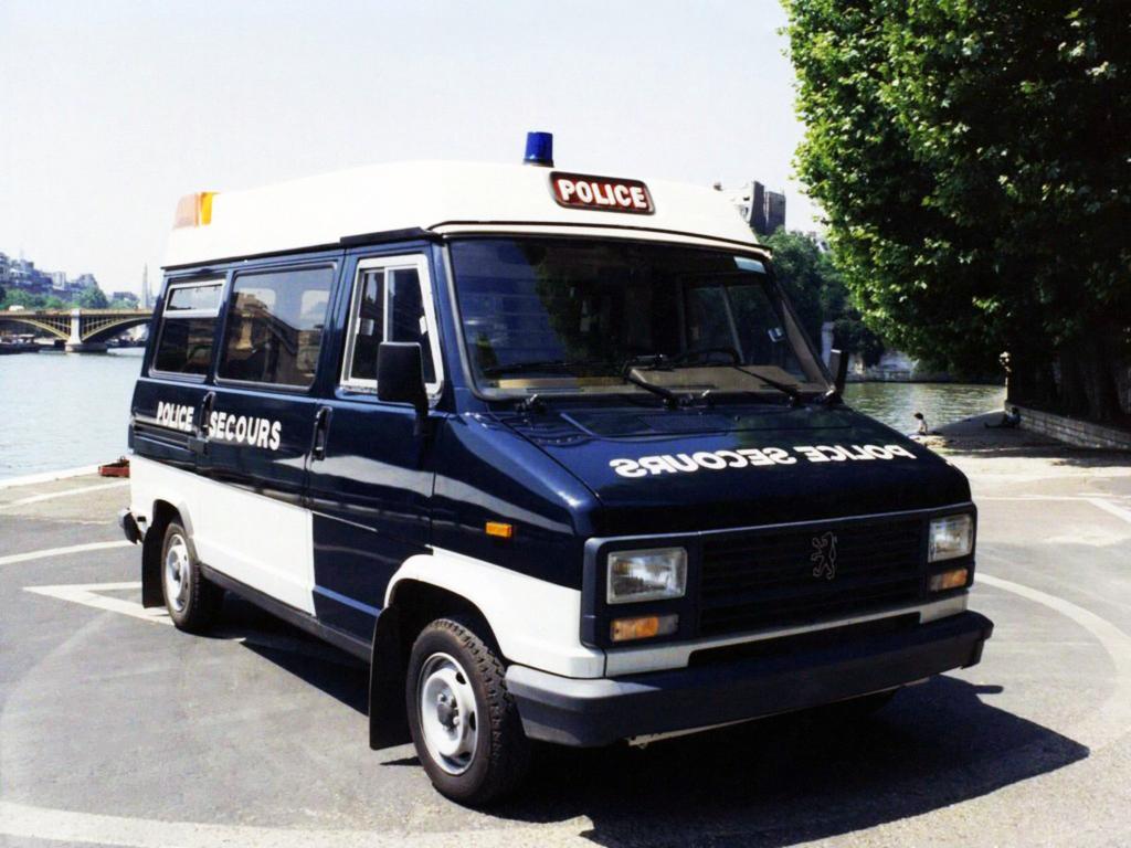 Photo 48 - peugeot j5 police - Les voitures de police et de gendarmerie