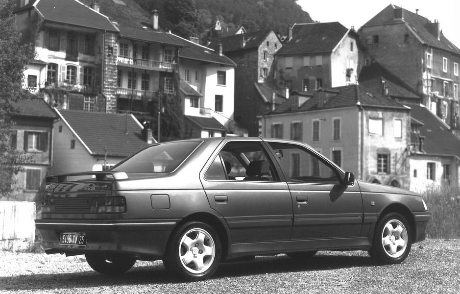 Photo 6 - 3/4 arrière Peugeot 405 Mi 16 X4 - La Peugeot 405 fête ses 30 ans