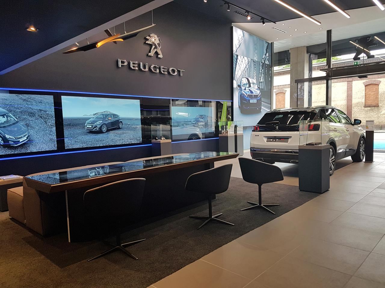 Concessions automobiles : des écrans et encore des écrans