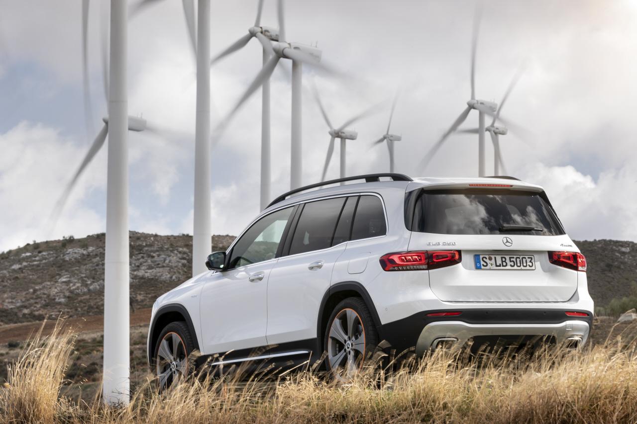 Rappel Mercedes GLB. Des spoilers latéraux de coffre à refixer