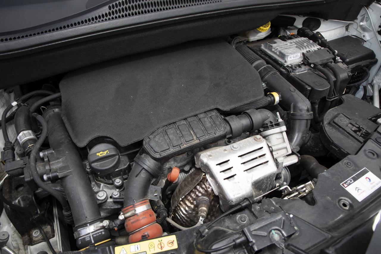 Photo 95 - Citroën C3 Aircross vue du moteur capot ouvert - Renault ...