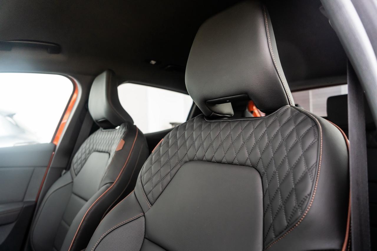 Photo 15 - renault clio 5 initiale paris ambiance intérieur noir ...