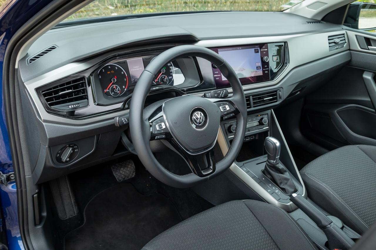 Photo 84 - intérieur volkswagen polo 6 - Essai comparatif : la Renault ...