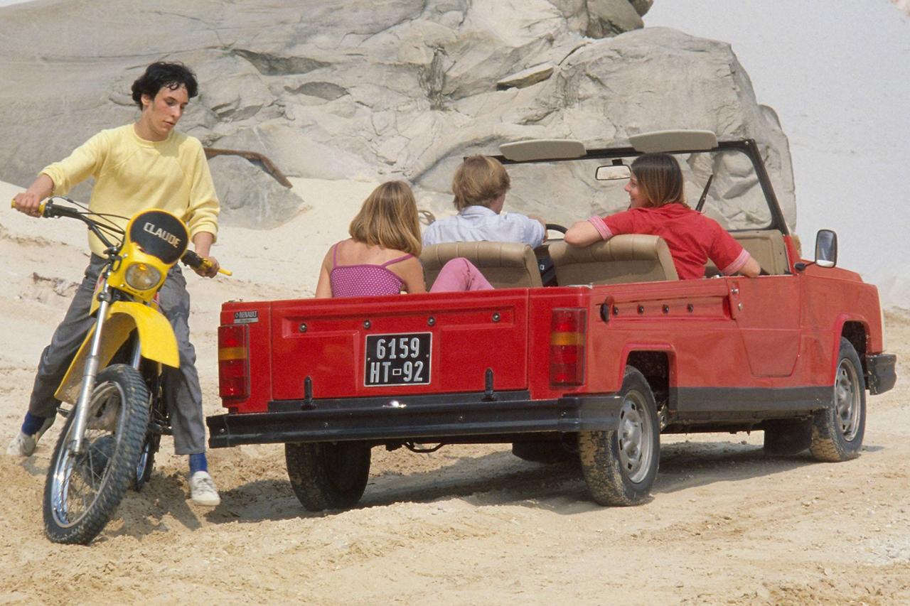 Photo 22 - Renault Rodéo 6 vue arrière rouge - La Renault e-Plein Air ...