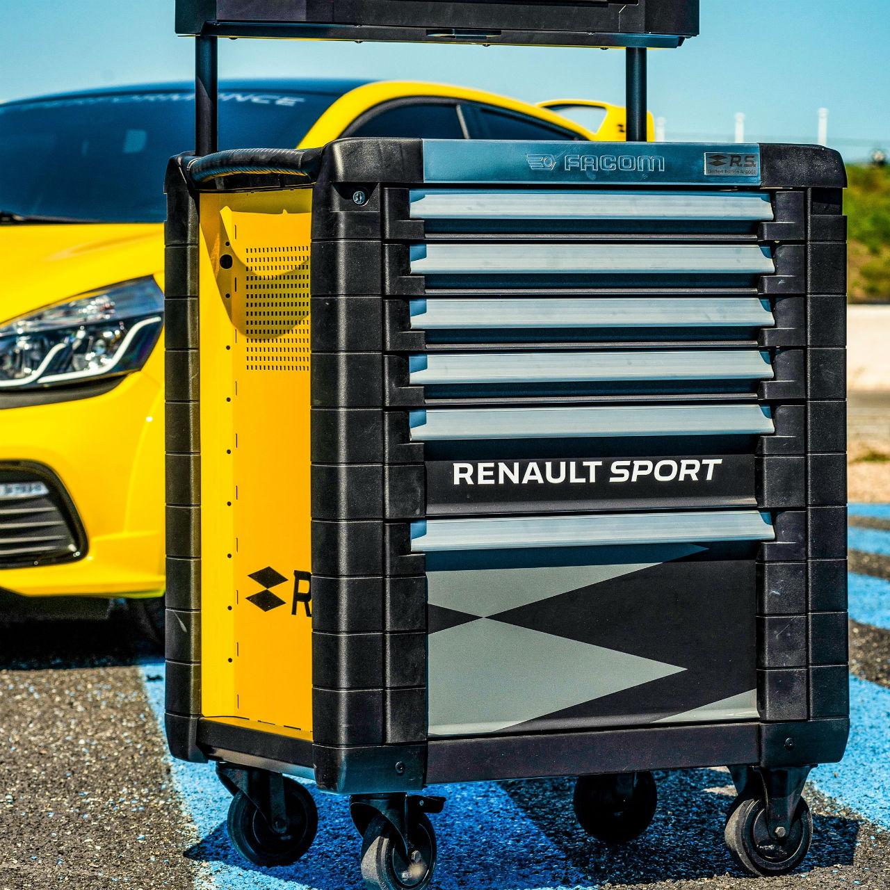 Photo 4 - Renault RS Performance : des accessoires dédiés à la piste