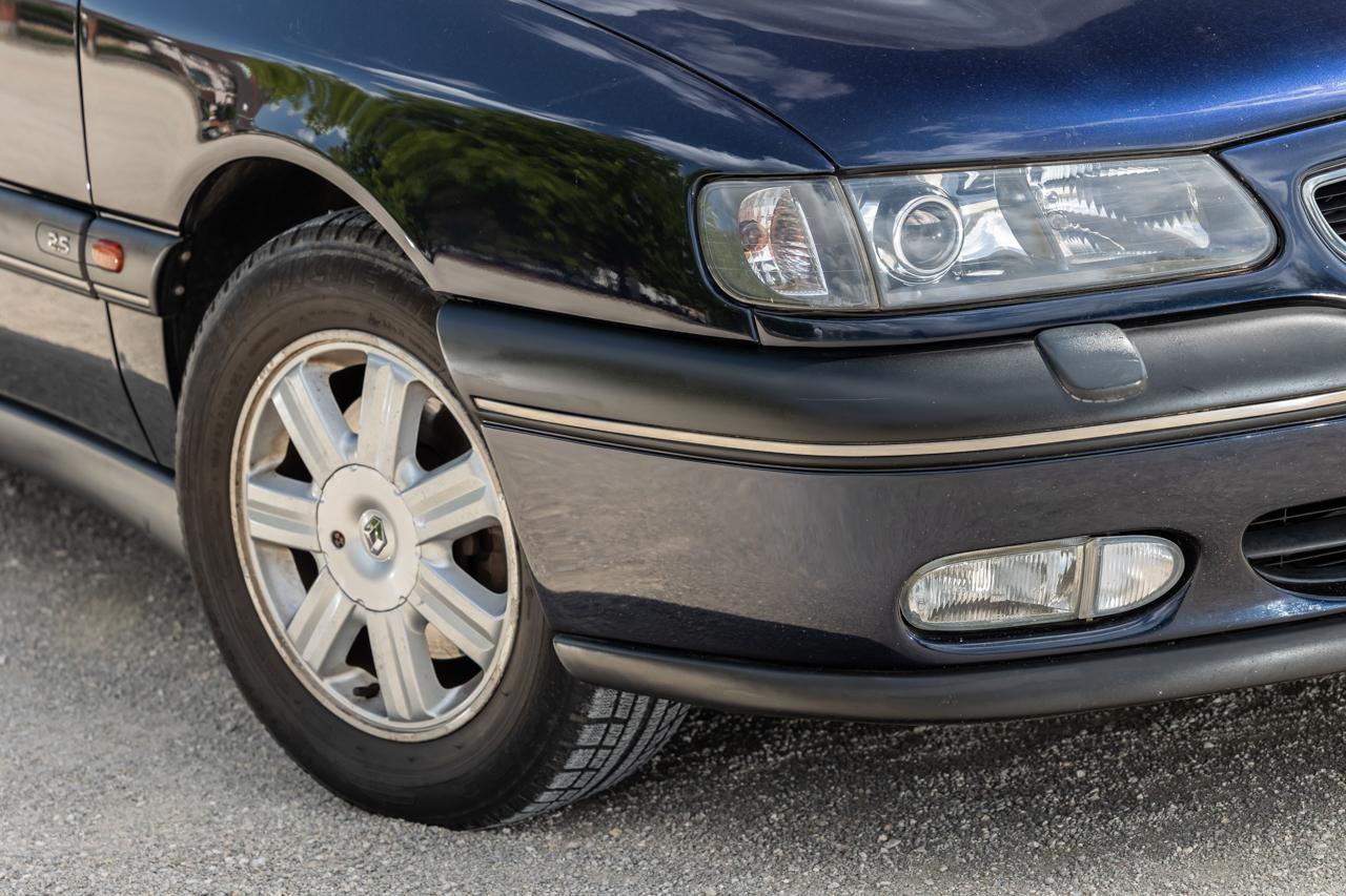 Diaporama et photos - Essai rétro. Renault Safrane, une solide trentenaire | L'Argus