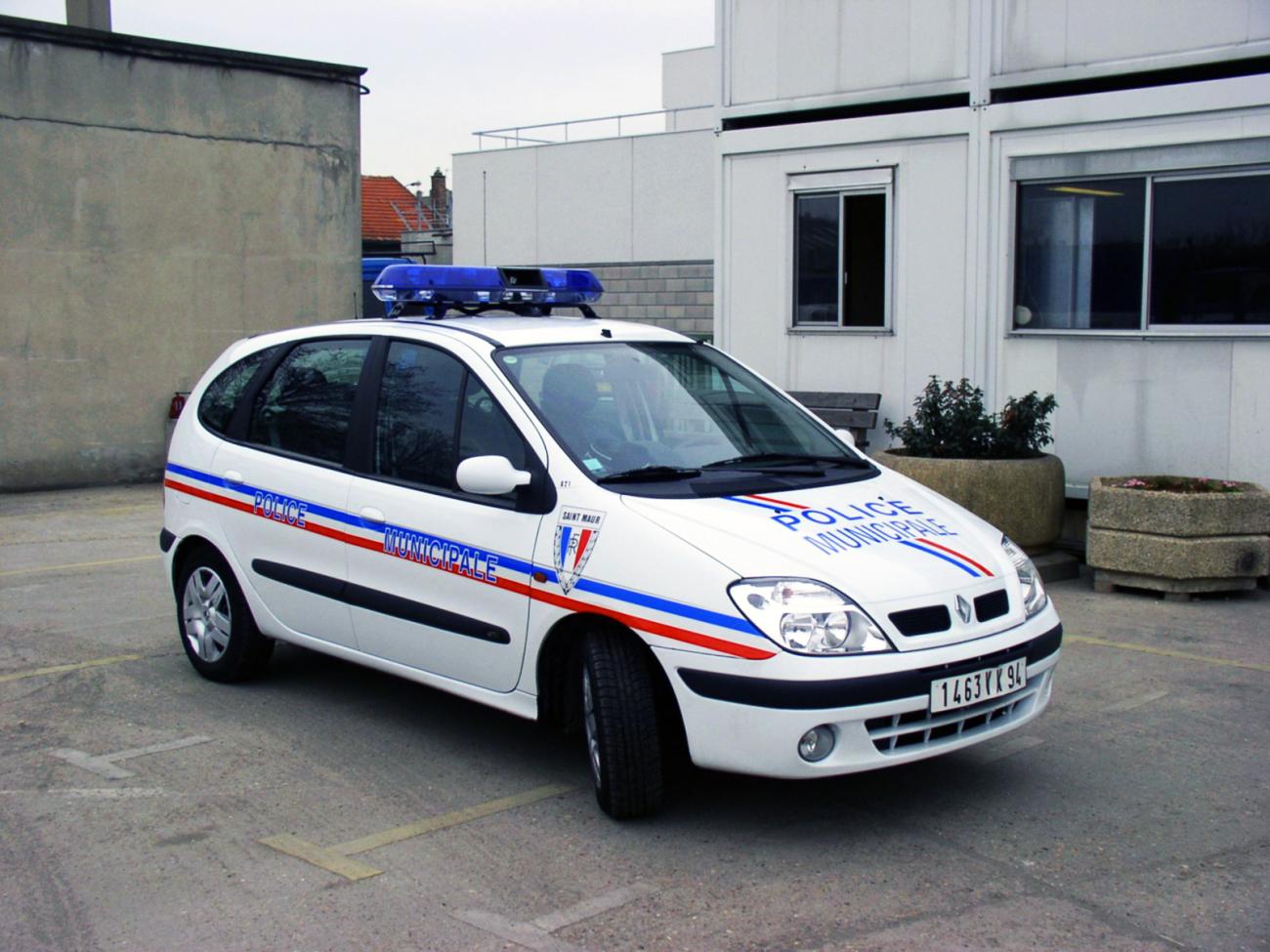 Photo 49 - renault scénic police - Les voitures de police et de gendarmerie