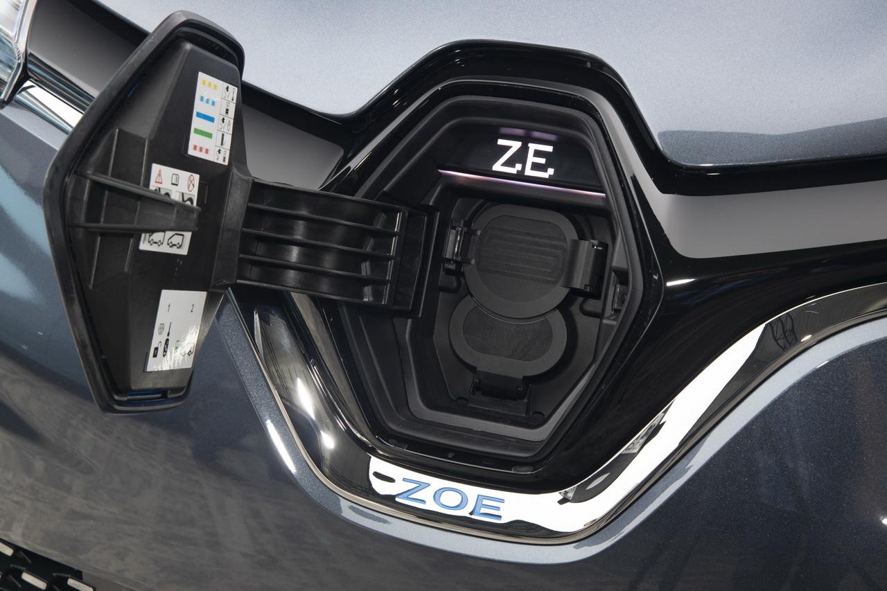 Photo 28 - Renault Zoe 2 2019 prise de recharge - Renault Zoé (2019 ...