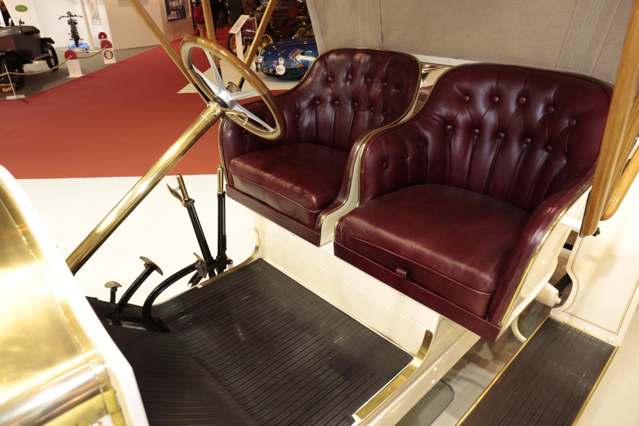 Photo 22 - Renault Type CH (1911) vue avant des sièges - Rétromobile ...