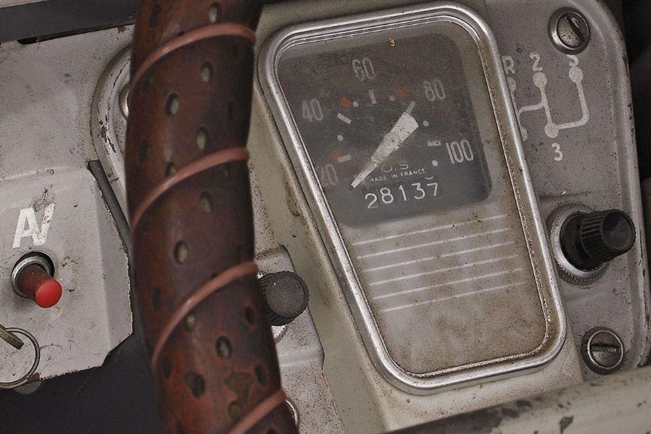 Photo 5 - Citroën 2CV Sahara compteur - Citroën 2CV (1965). Une Sahara ...