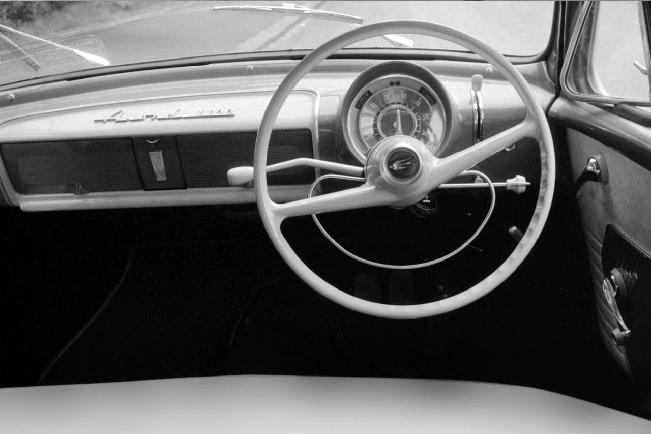 Photo 13 - Simca Aronde volant et planche de bord - Simca Aronde. La ...