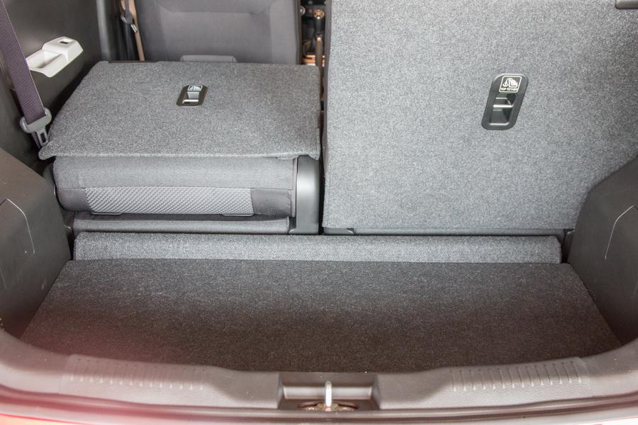 Photo 20 - Suzuki Ignis coffre - Land Rover Range Rover vs Suzuki Ignis ...